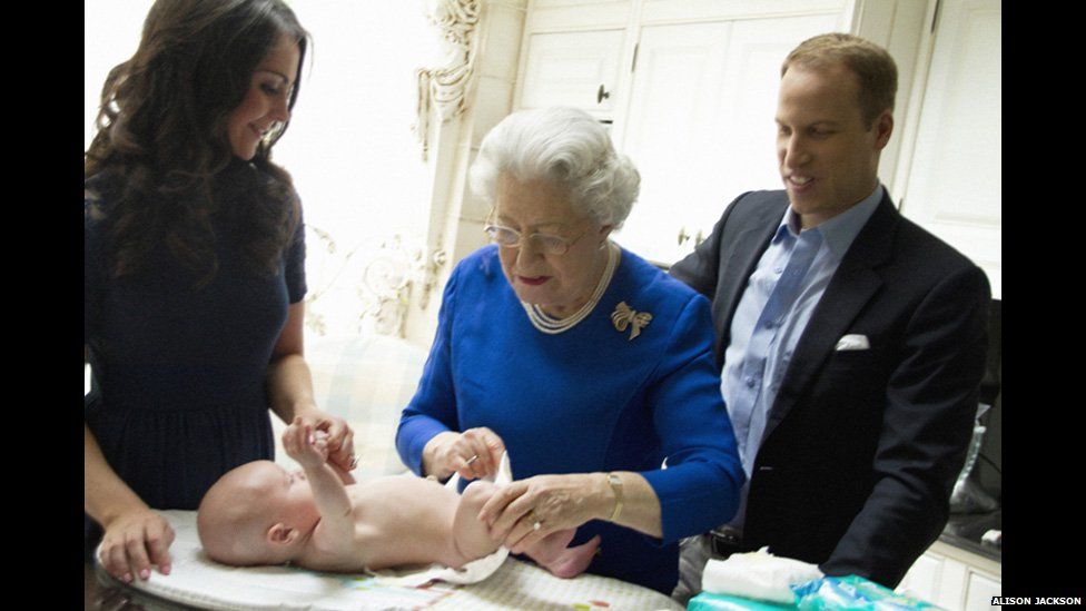 In pictures: Artwork under the hammer for charity - BBC News