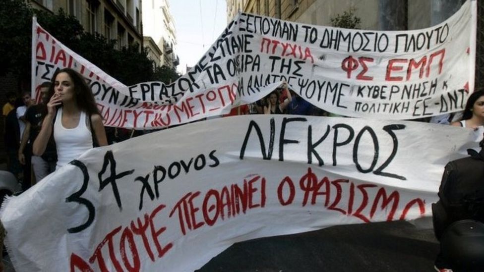 Greece jobless rate hits new record of 28% - BBC News