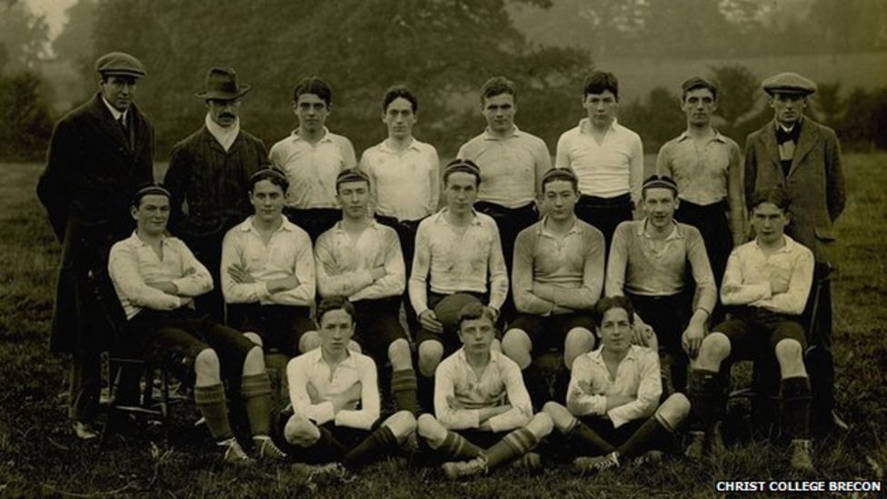 Senghenydd disaster charity rugby match replayed 100 years on - BBC News