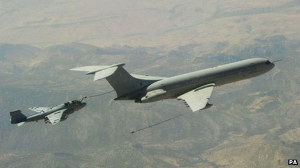 Vickers VC10 jetliners fly last mission from RAF Brize Norton - BBC News