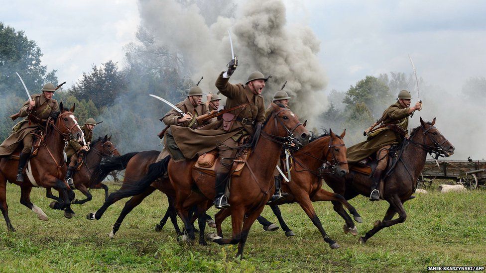 Day in pictures: 23 September 2013 - BBC News
