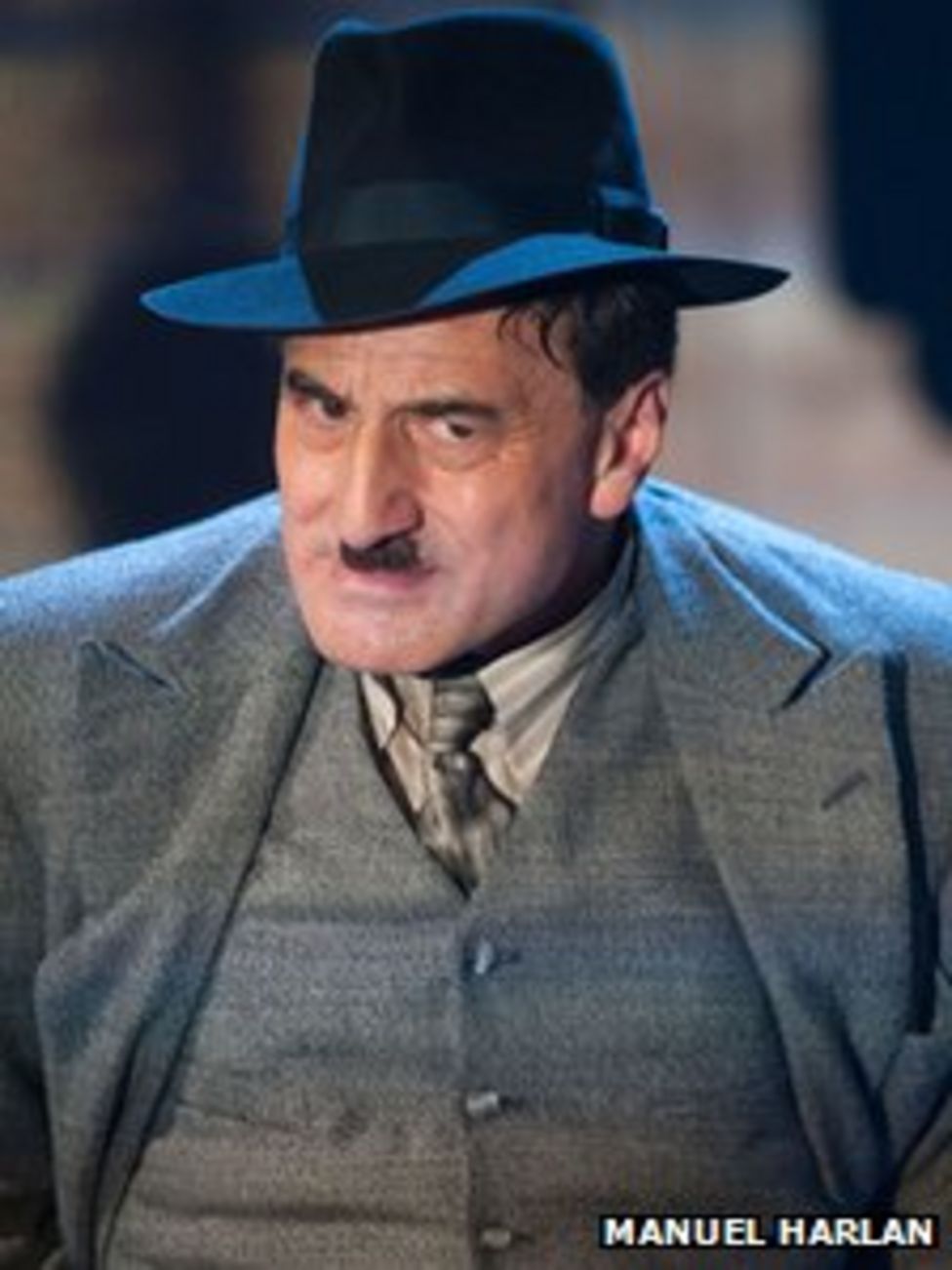Henry Goodman on Brecht's Hitler satire Arturo Ui - BBC News