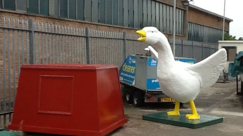Nottingham's Goose Fair 'Goosey' out of hibernation - BBC News
