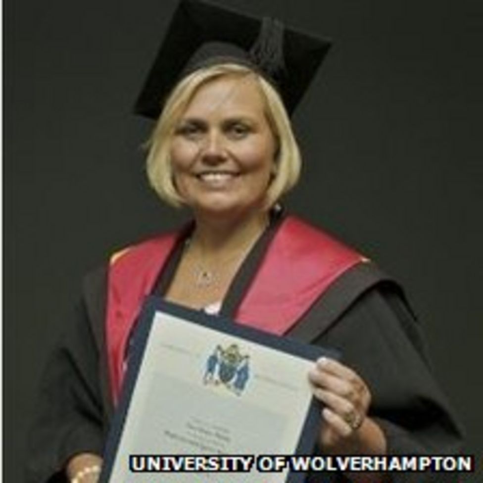 Lisa Potts-Webb, the nursery machete heroine, qualifies as nurse - BBC News