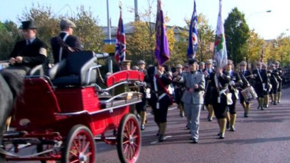 Thousands take part in Belfast UVF commemoration parade - BBC News