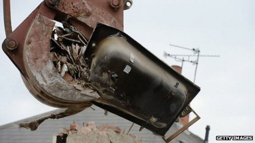 Philpott fire deaths house in Derby is demolished - BBC News