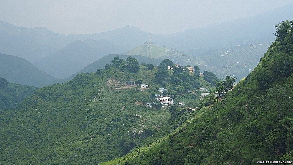 In pictures: At leisure in the Pakistani town of Murree - BBC News