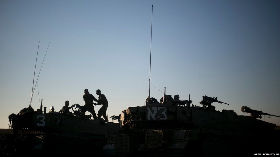 Day in pictures: 2 October 2013 - BBC News