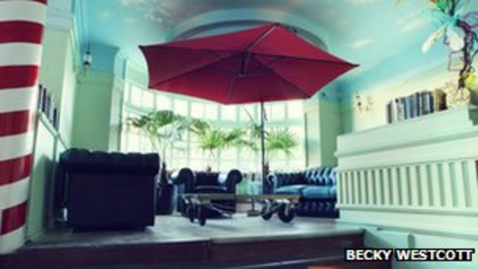 Islington's The Kindness Project library opens - BBC News