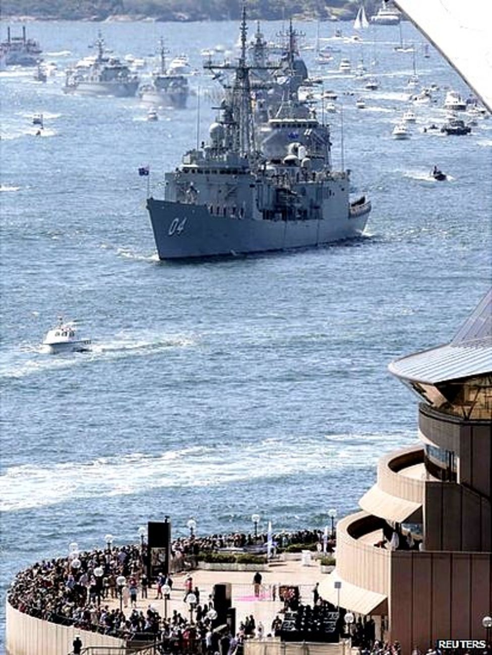 In pictures: Sydney international warships show - BBC News