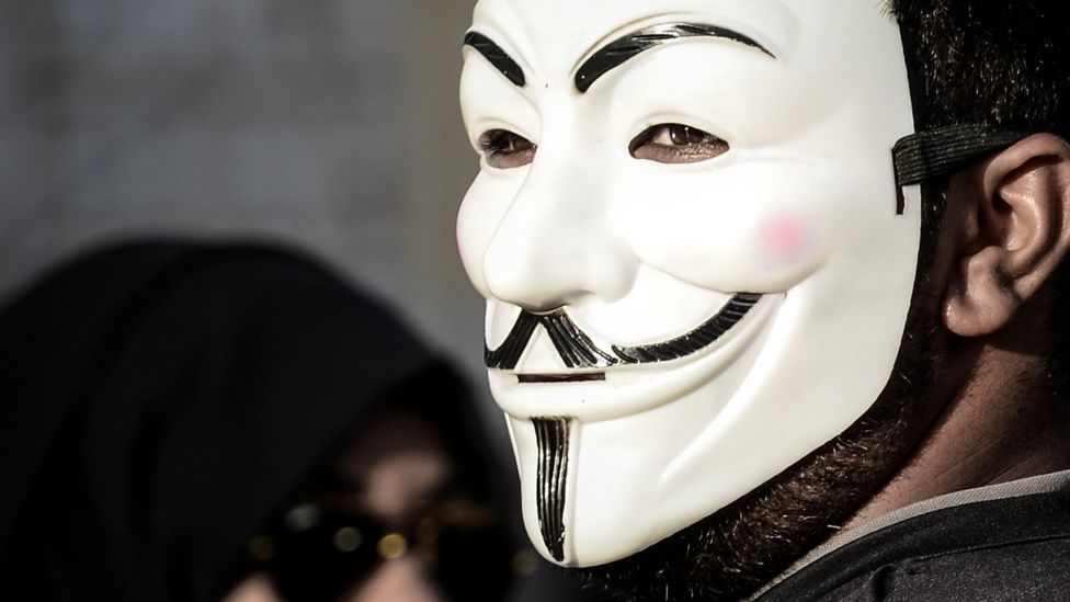 Lost funds fuel row over Anonymous news feed - BBC News