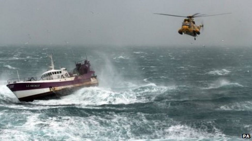 Military honours for the only female winchman in RAF - BBC News