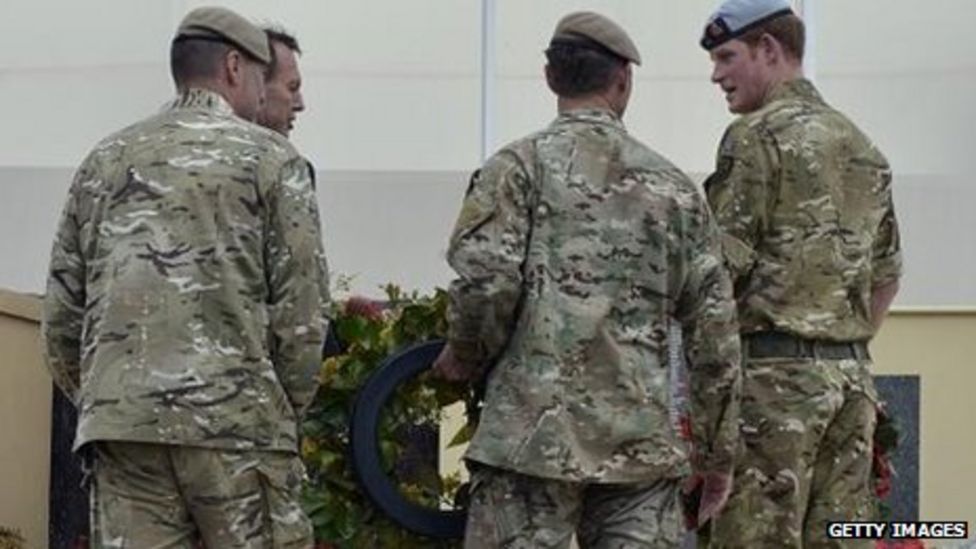 Prince Harry visits HQ of Australian SAS in Perth - BBC News