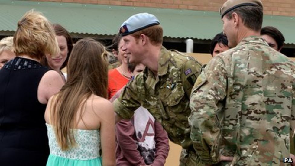 Prince Harry visits HQ of Australian SAS in Perth - BBC News