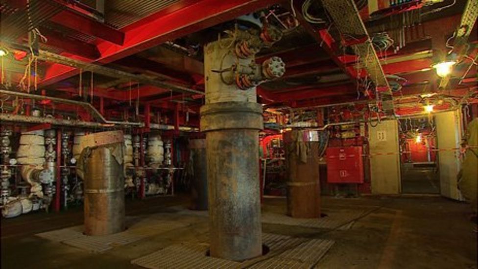 On Russia's controversial Arctic oil rig Prirazlomnaya - BBC News