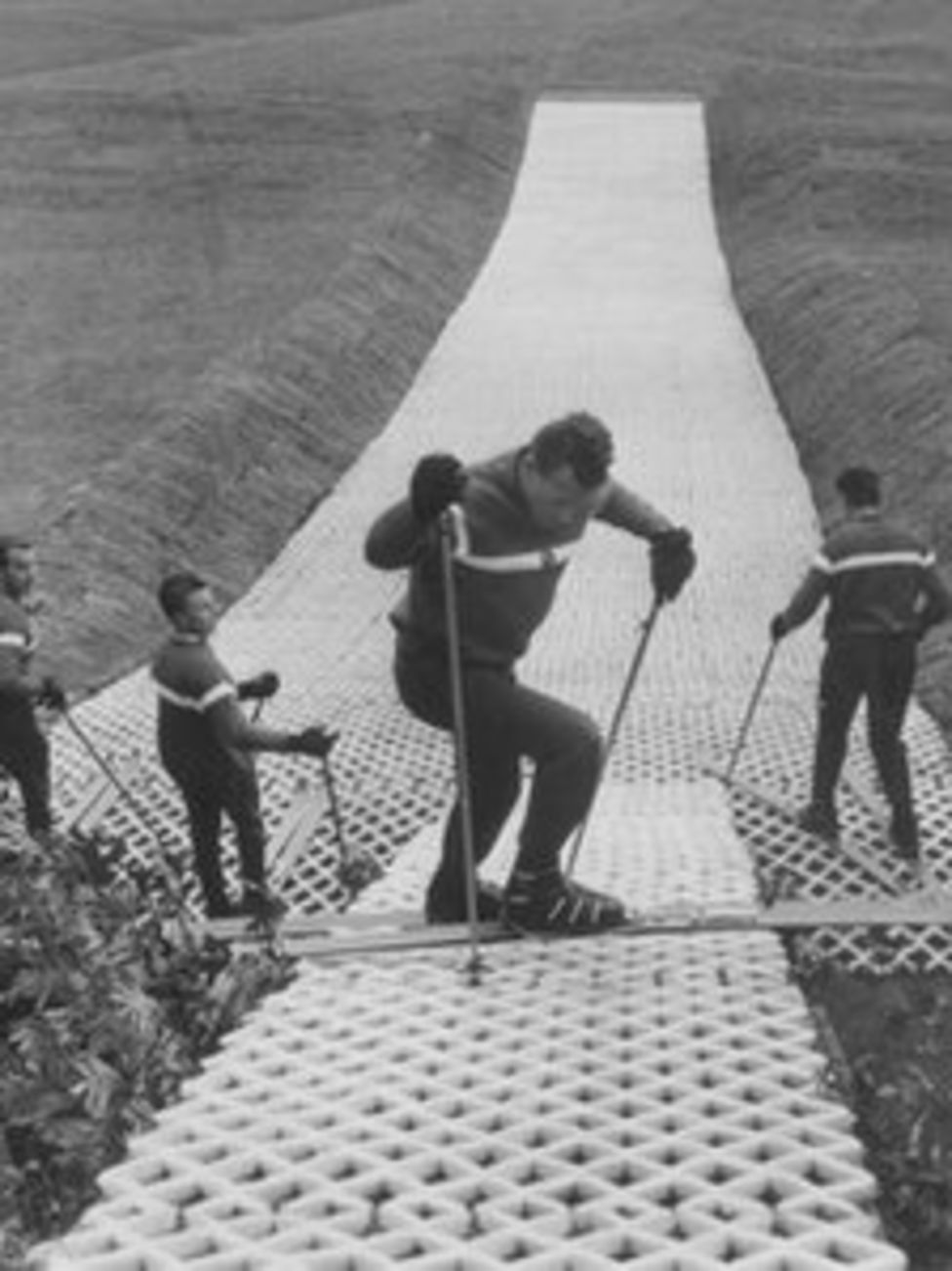 Torquay Alpine Ski Club celebrates 50 years of dry slope skiing - BBC News