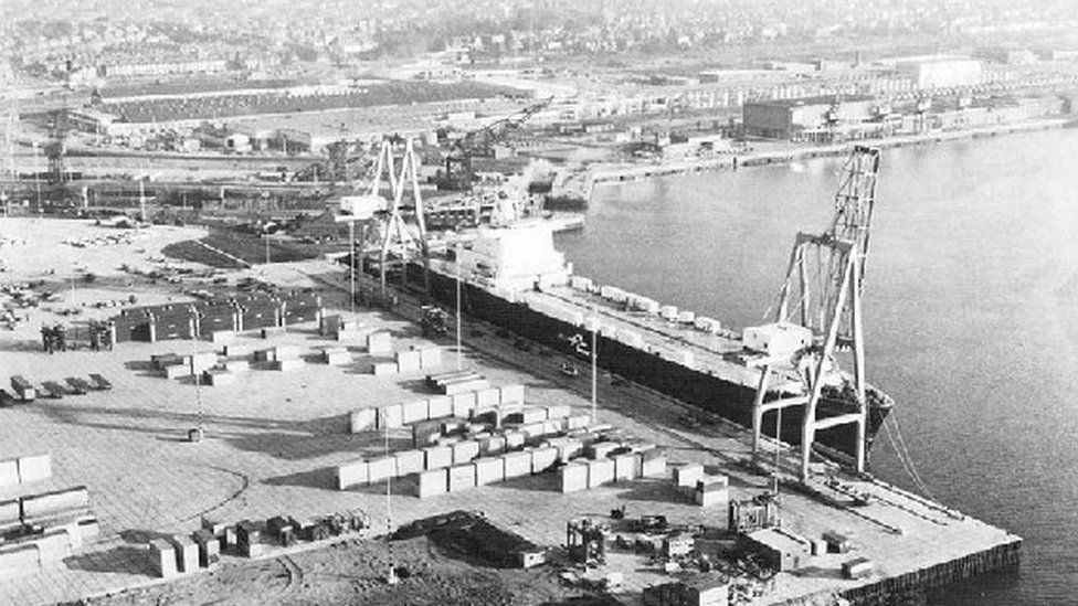 In pictures: Southampton port marks 175th year - BBC News