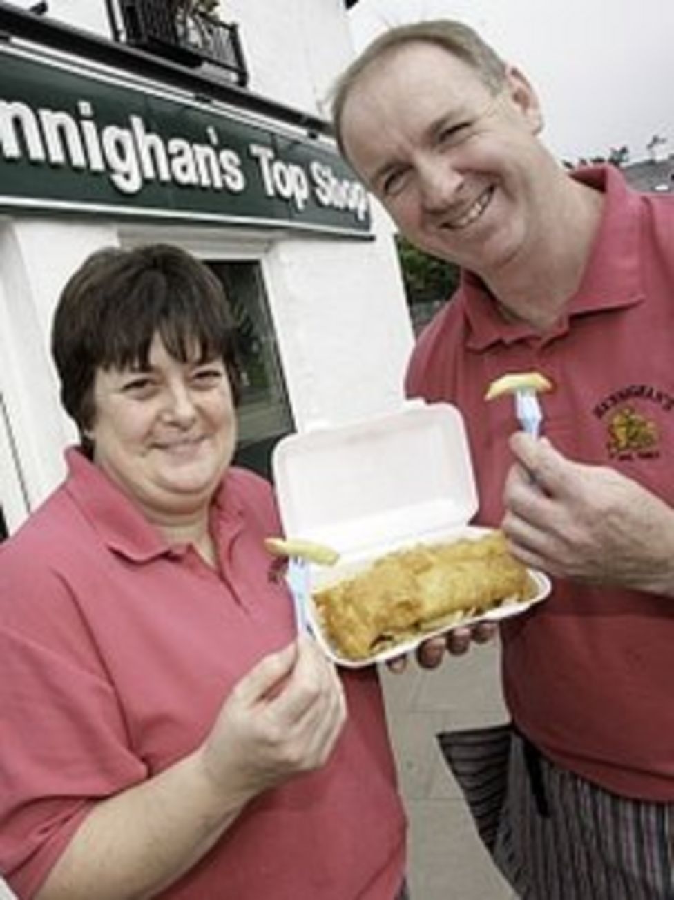 Hennighan's in Machynlleth named Wales' best chippy - BBC News