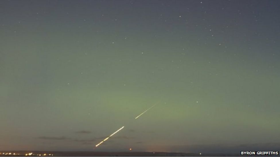 Fireball meteor lights up aurora display over Scotland - BBC News