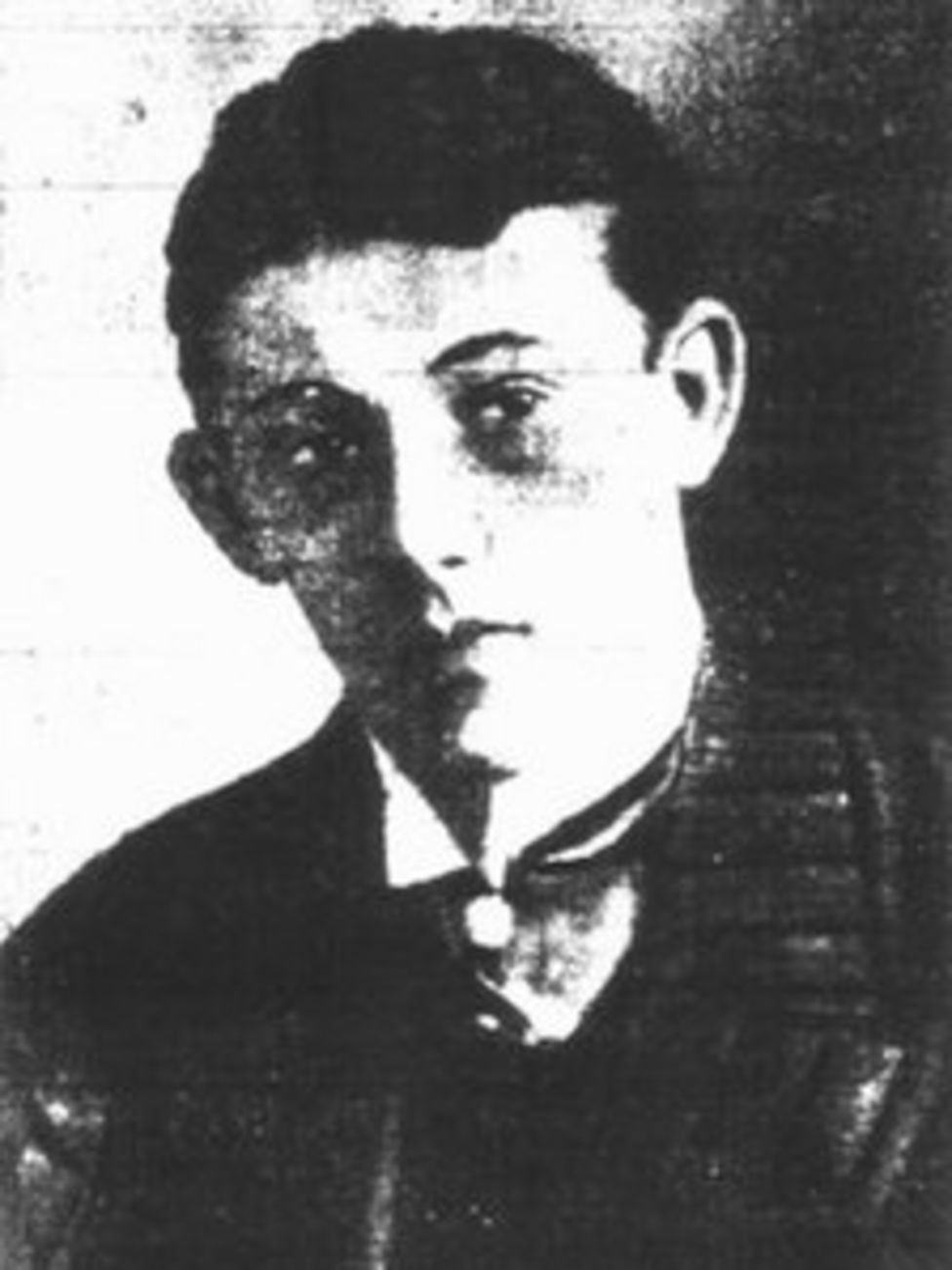 The reluctant hero who took the Titanic's distress call - BBC News