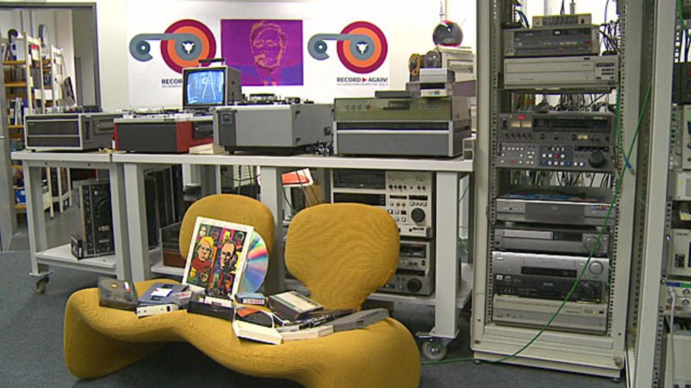 Sony says goodbye to Betamax tapes - BBC News