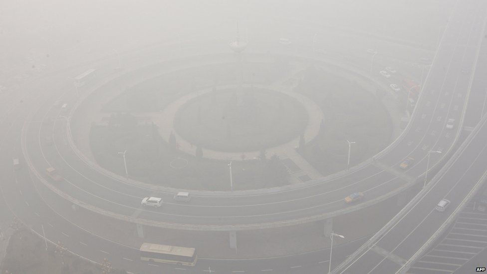In pictures: China's Harbin choked by smog - BBC News
