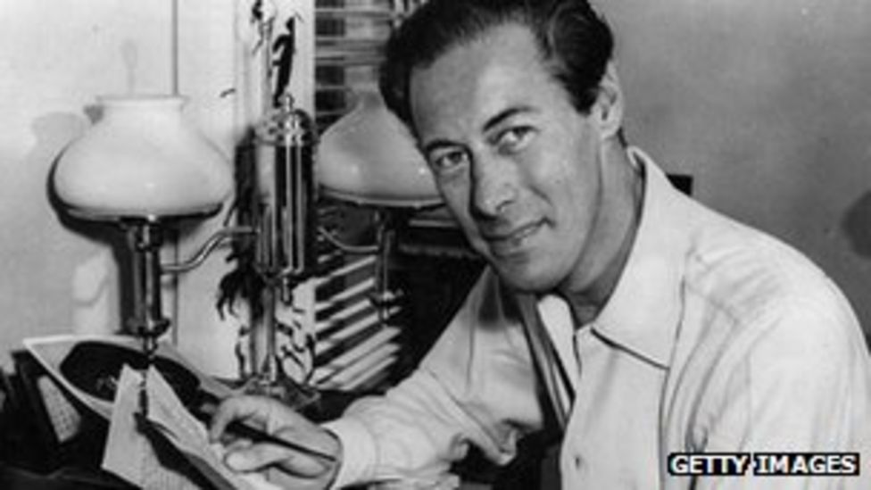 Noel Harrison: Windmills Of Your Mind singer dies at 79 - BBC News