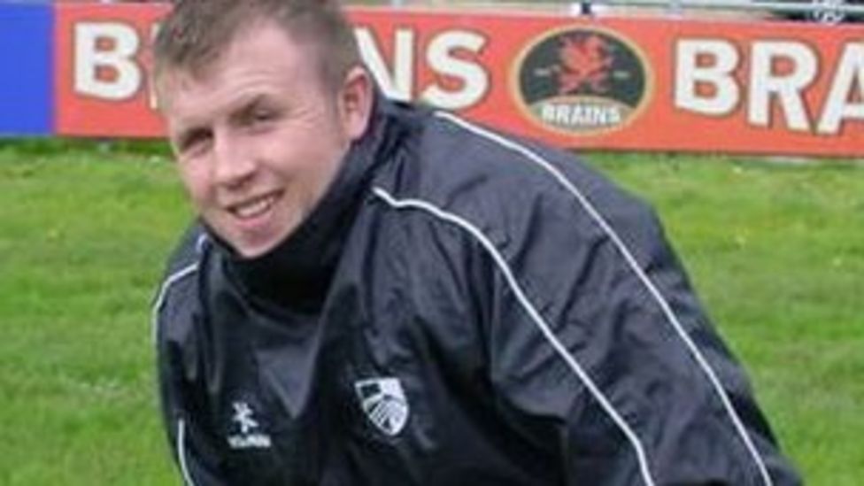 Rugby player Stuart Williams from Pontypridd RFC dies aged 33 - BBC News