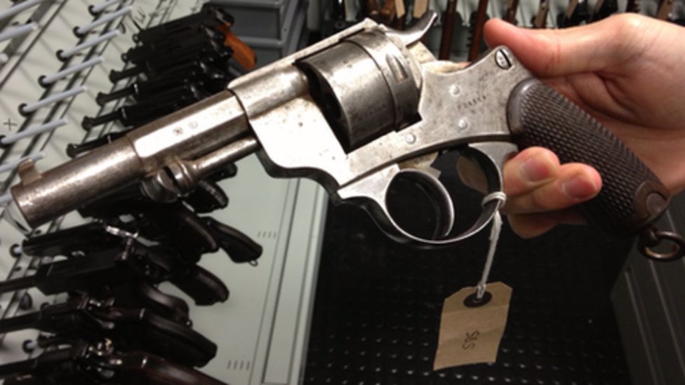 'Antique guns' adapted by criminals facing weapons shortage - BBC News
