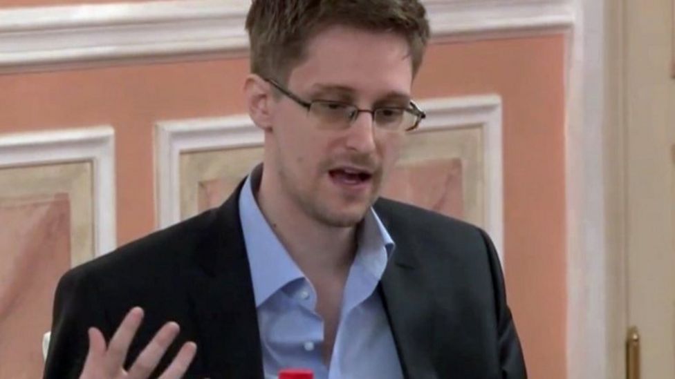 Snowden's temporary asylum status expires in Russia - BBC News