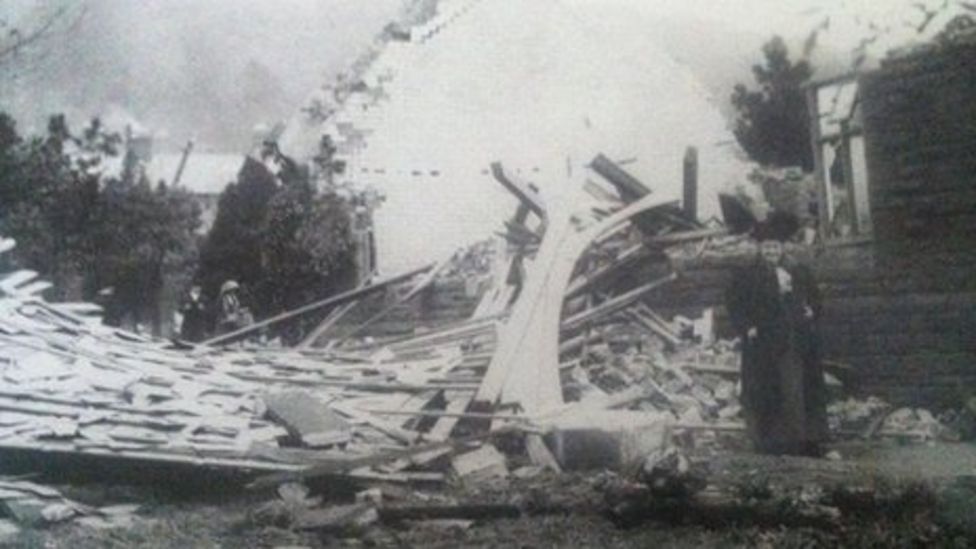 Abercynon Tornado of 1913 is remembered with service - BBC News