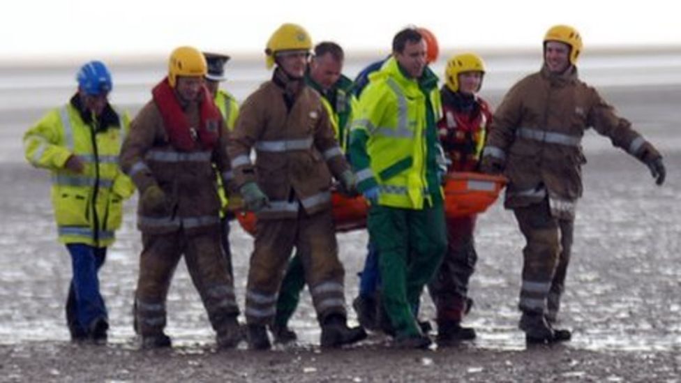 Girl, 10, rescued from Solway Firth quicksand - BBC News