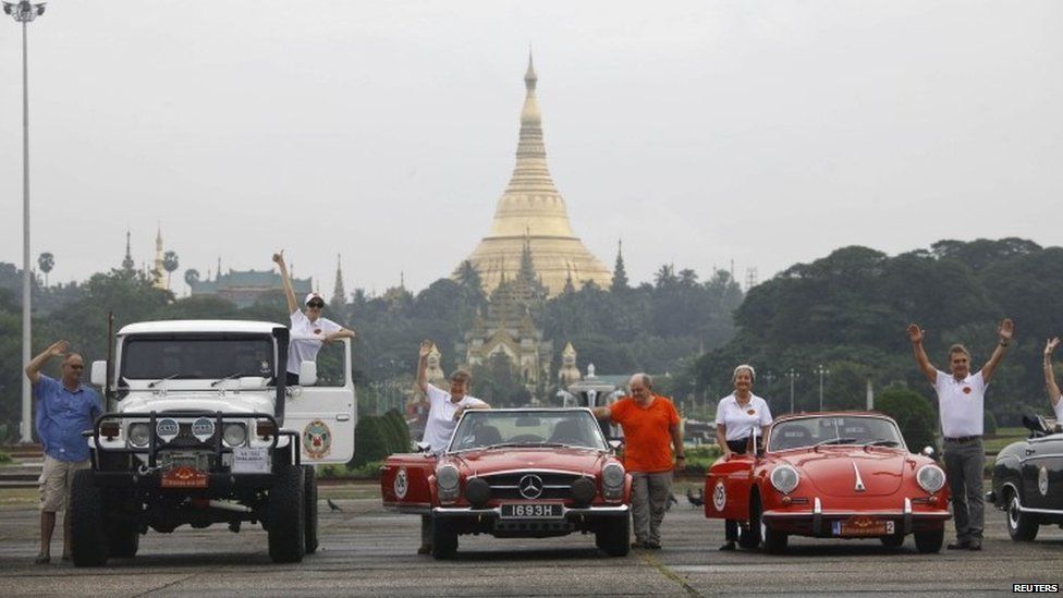 In pictures: Classic cars take to Burma's roads - BBC News