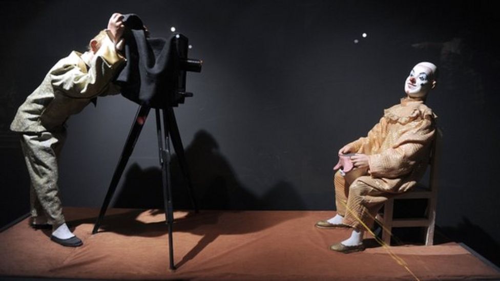 Zombie faces: Why are we afraid of them? - BBC News