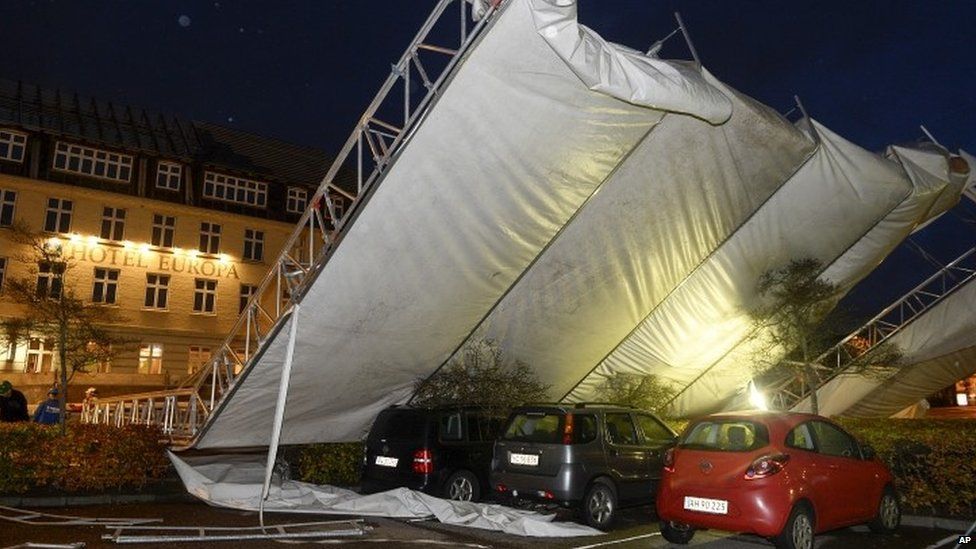 In pictures: European storm aftermath - BBC News