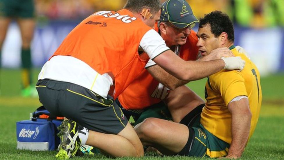 'Brain changes' seen in young American footballers - BBC News