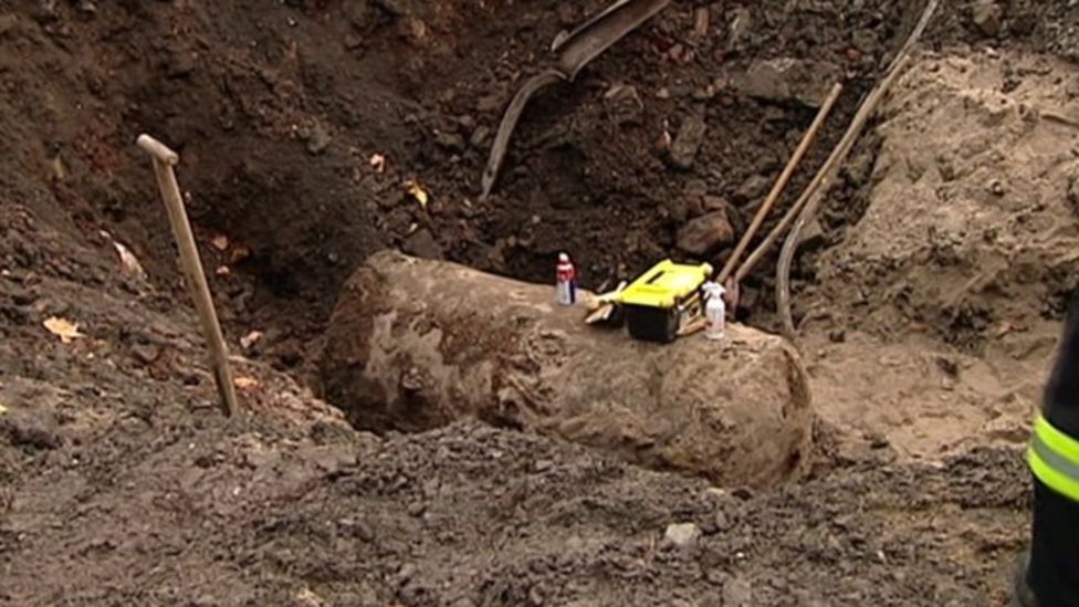 Germany WW2 bomb find prompts Cologne's biggest evacuation - BBC News