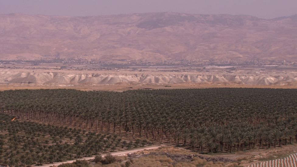 Israel-Palestinian talks: Why fate of Jordan Valley is key - BBC News