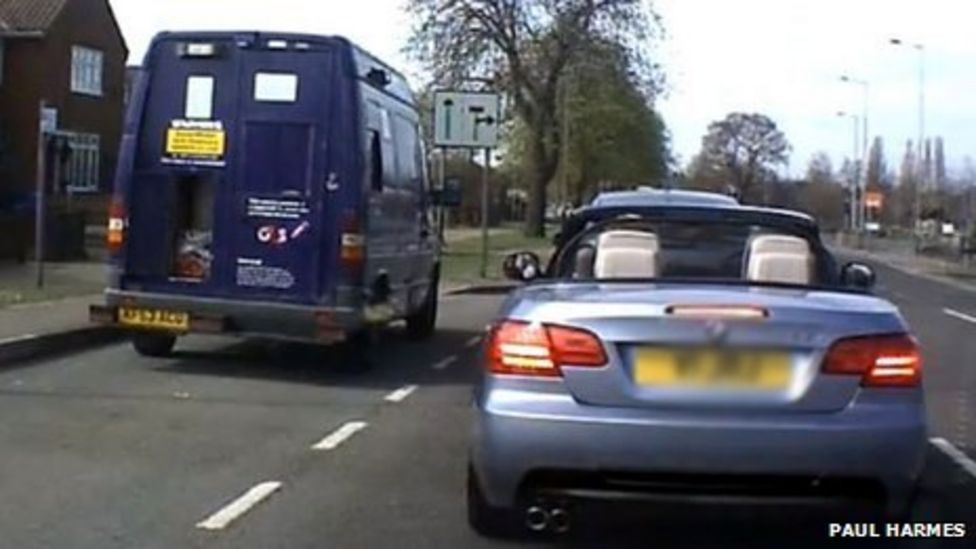 G4S probe after money van hatch left open in Norwich - BBC News