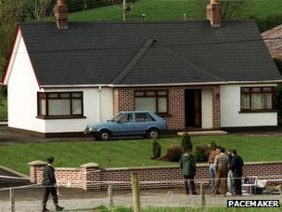 Inquest opens into UVF murder of Roseann Mallon - BBC News