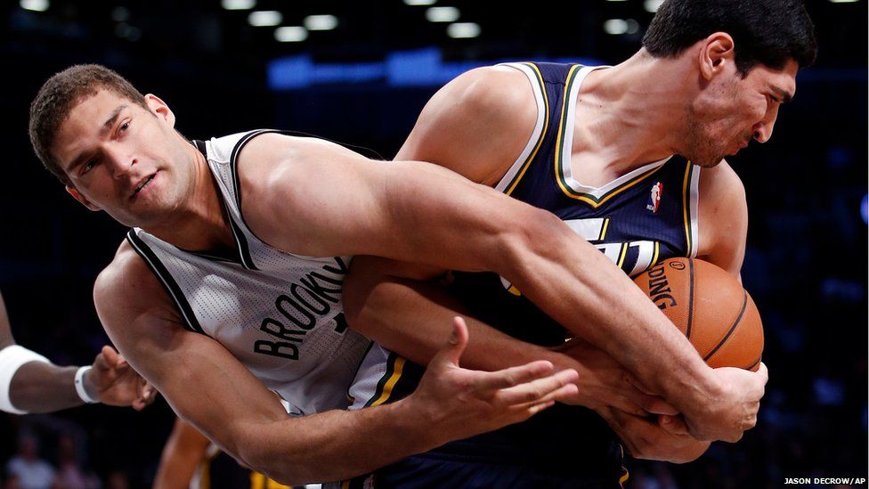 Day in pictures: 6 November 2013 - BBC News