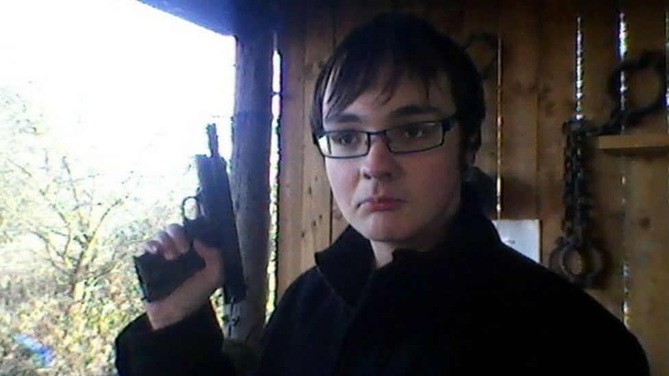 Michael Piggin's 'fantasy world' of terrorism and vengeance - BBC News