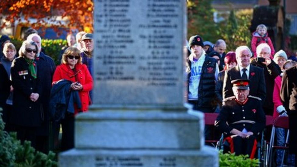 Scotland marks Remembrance Sunday - BBC News
