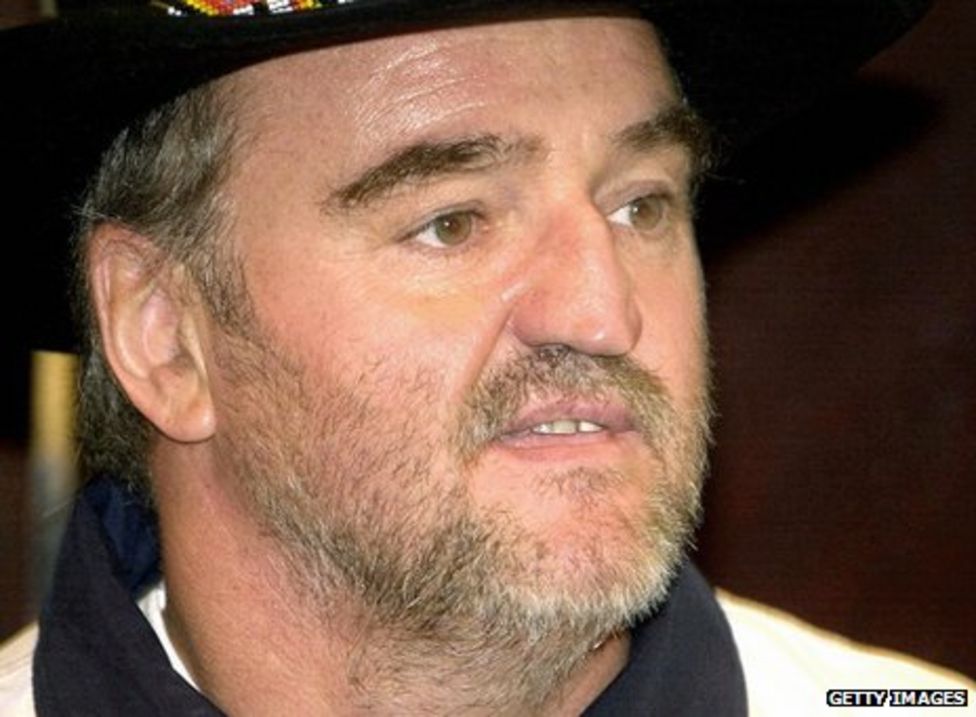 Sean Conway: How hard is it to swim the length of Britain? - BBC News