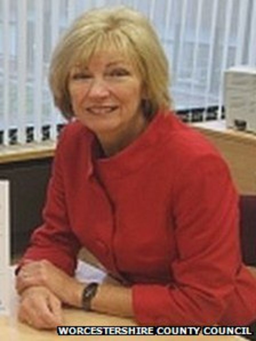 Pay-off to Worcestershire council head Trish Haines defended - BBC News