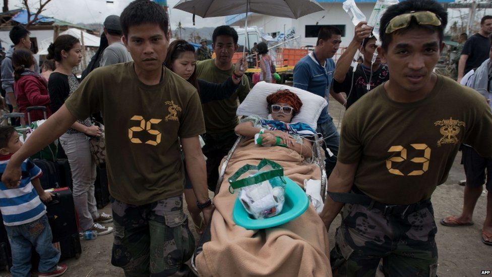 In pictures: Typhoon aid ramps up - BBC News