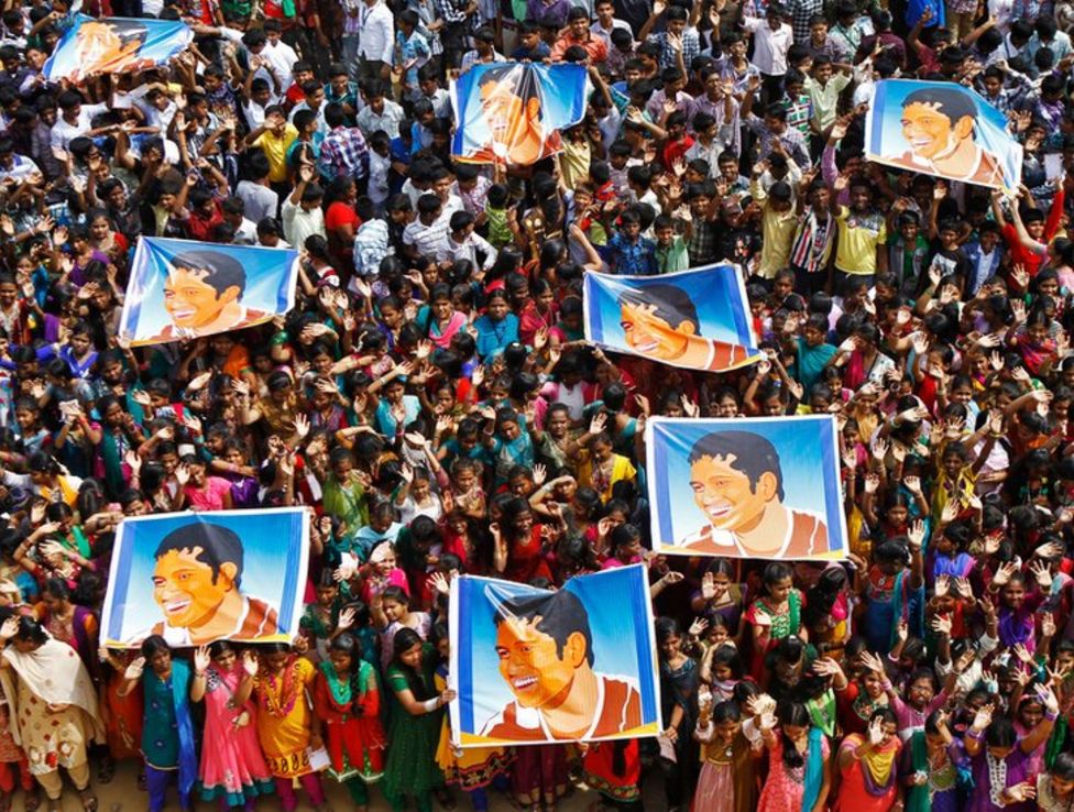 Week in pictures: 9-15 November 2013 - BBC News