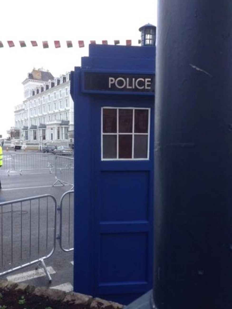 Doctor Who's Tardis on tour to mark 50th anniversary - BBC News