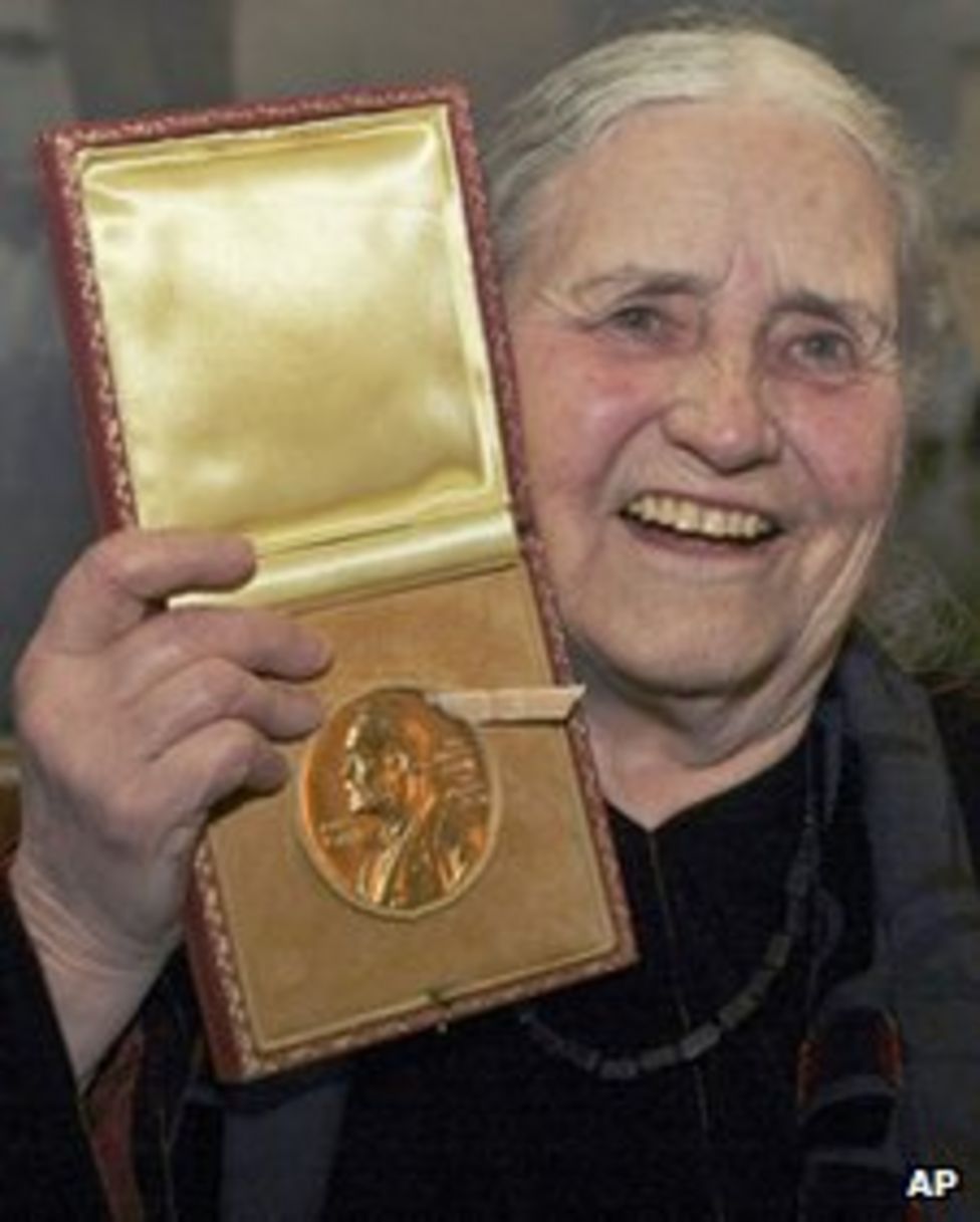 Doris Lessing, Nobel Prize-winning author, dies aged 94 - BBC News