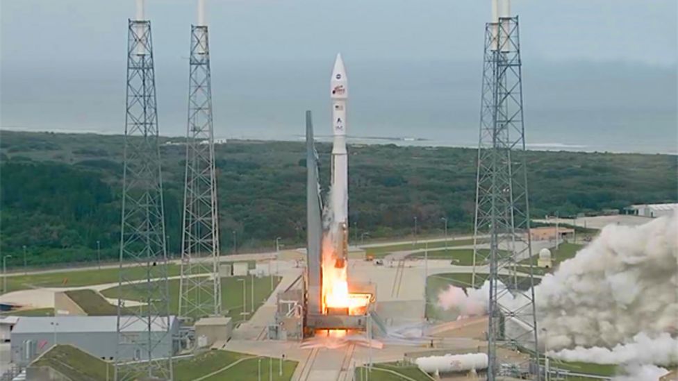 Mars Maven mission arrives in orbit - BBC News